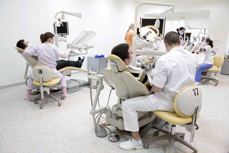 ΣΠΟΥΔΕΣ ΟΔΟΝΤΙΑΤΡΙΚΗΣ ΣΤΗ ΡΟΥΜΑΝΙΑ ΣΤΟ ΠΑΝΕΠΙΣΤΗΜΙΟ ΤΟΥ ΚΛΟΥΖ- CLUJ
